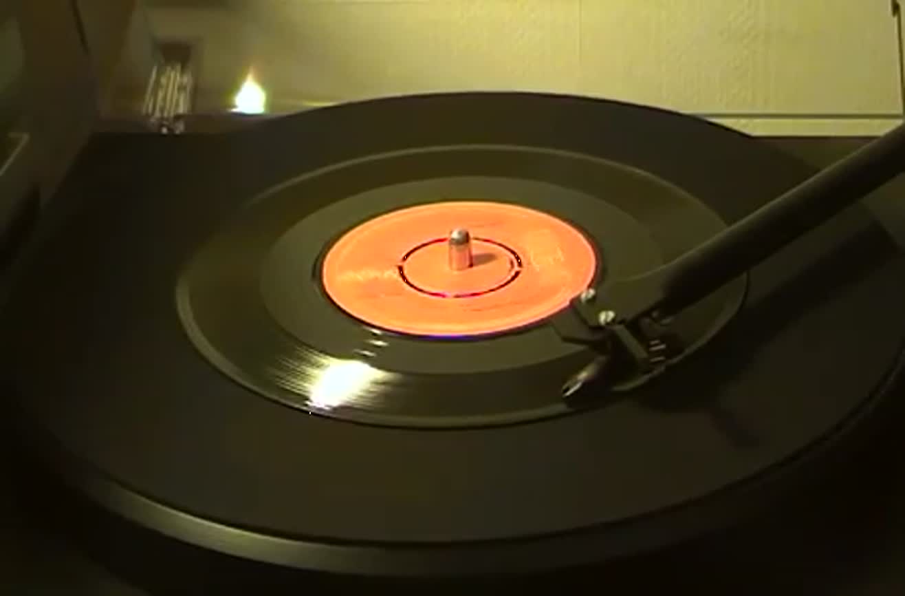 Dolly Partons Jolene Played At 33 Rpm Has An Unexpected Sound