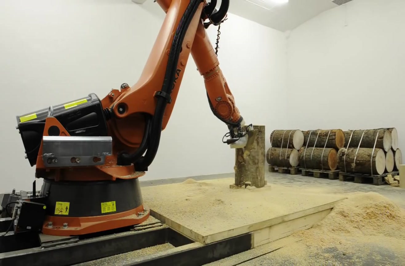 Chainsaw robot makes stools from logs.