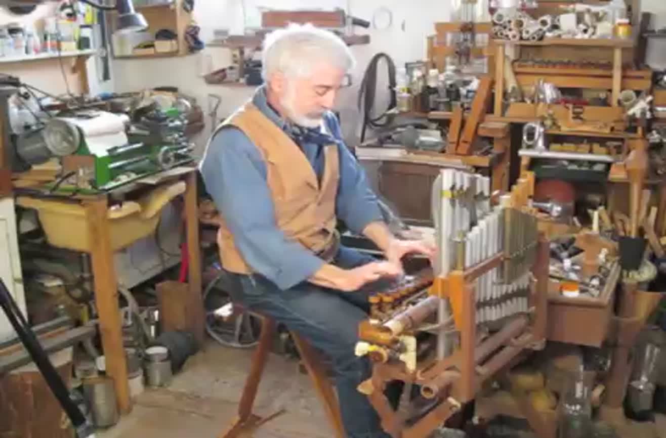 "Tiger Rag" performed on a homemade Callioforte instrument.