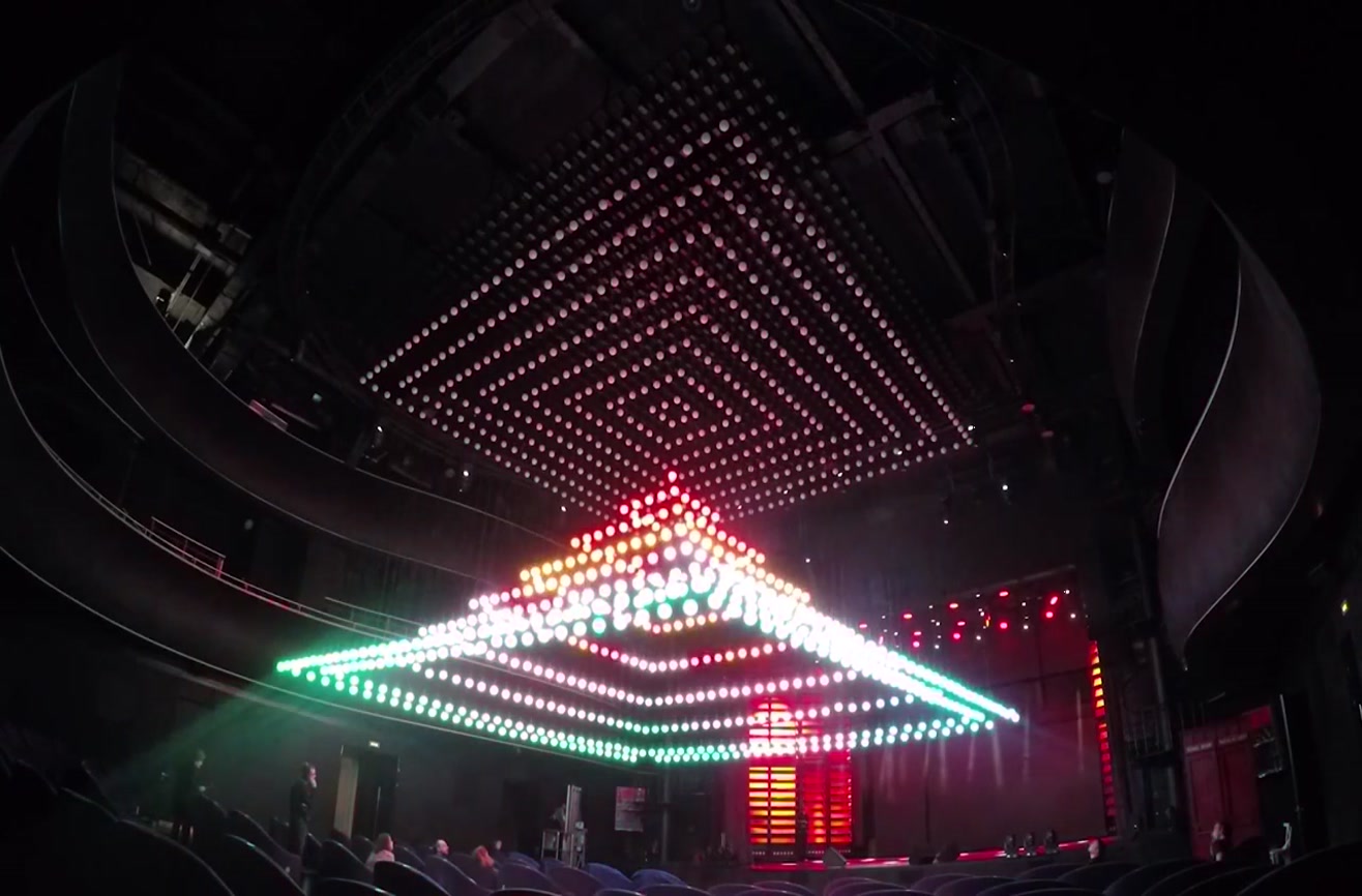This chandelier dazzles theater visitors with flawless light performances.