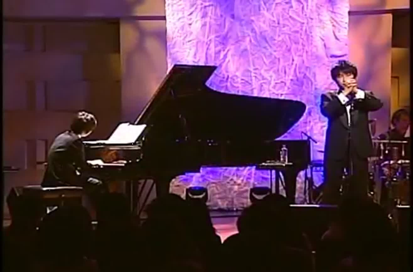 Professional hand flute playing by Mitsuhiro Mori.