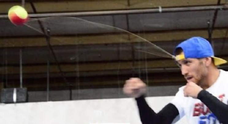 Boxer shows off some unreal hand-eye coordination.