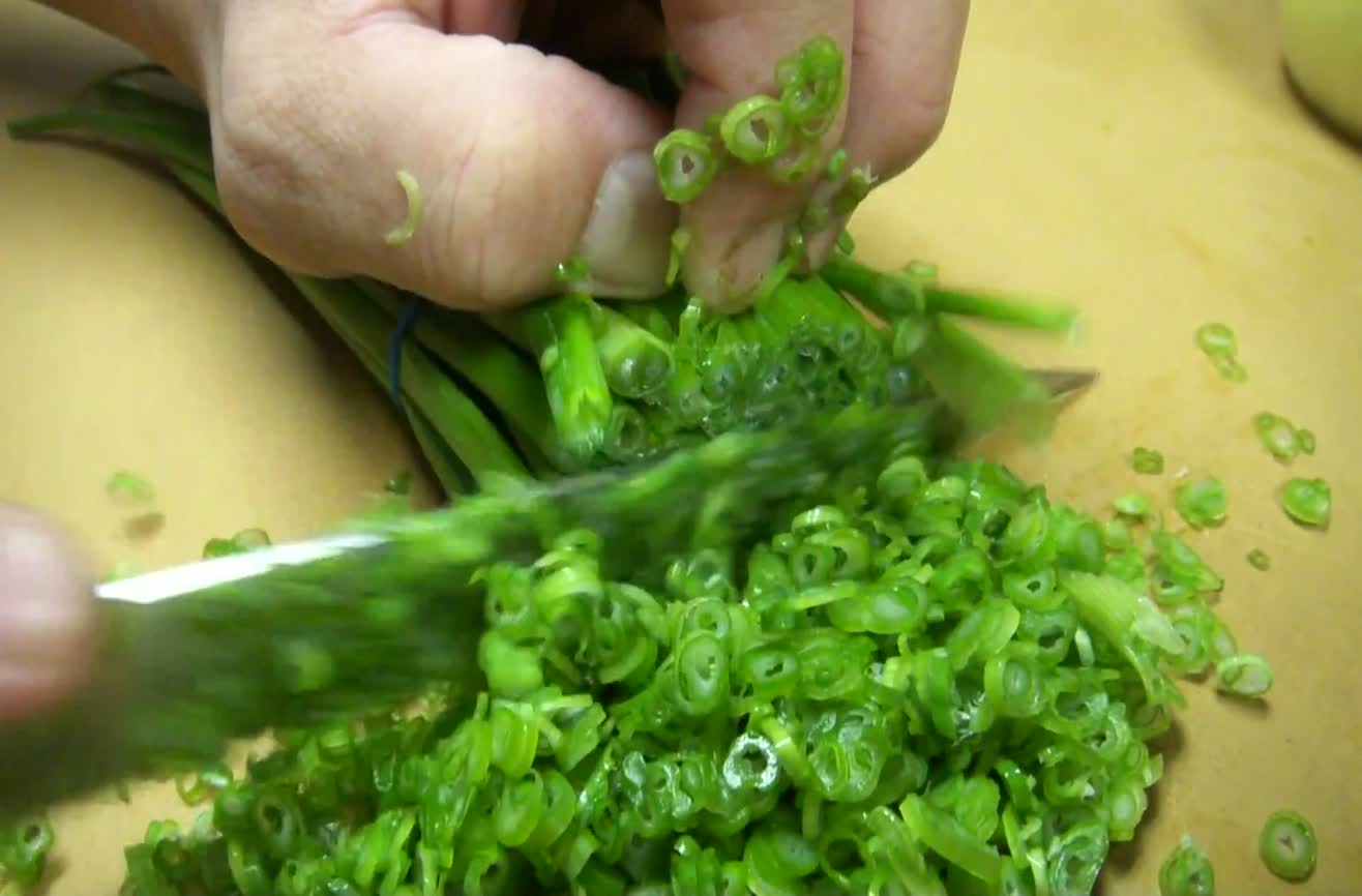 Fast and precise cutting skills.