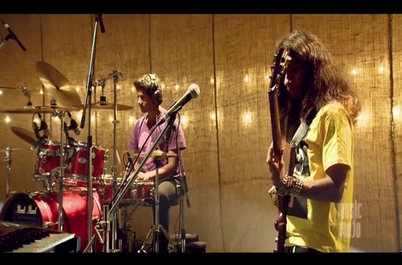 An Indian band rocks this reggae-infused remix of "Beat It".