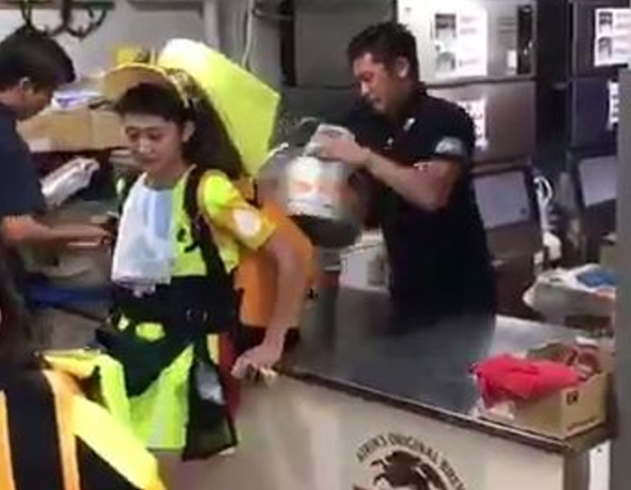 Jingu Stadium beer girl gets super fast keg swap.