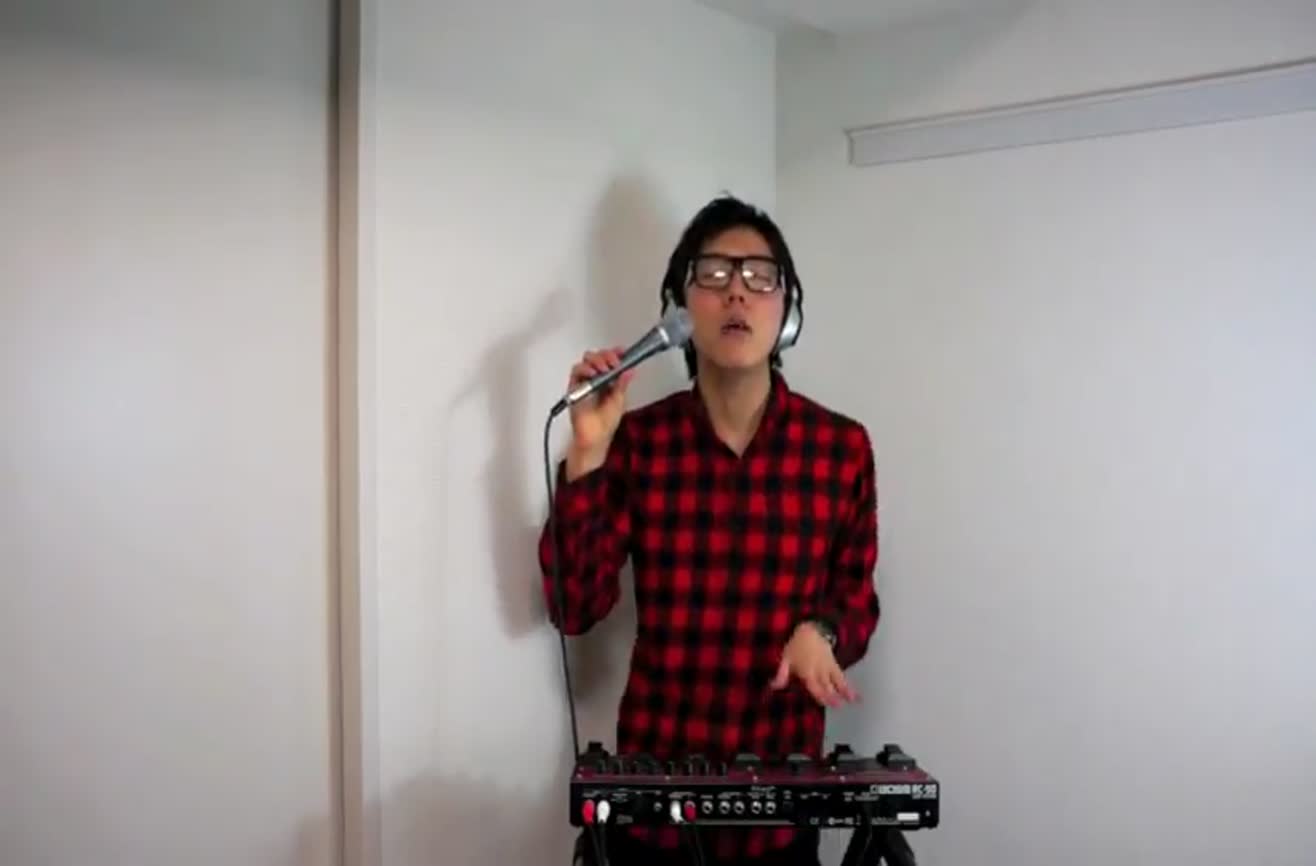 Japanese beatboxer takes on Donkey Kong.