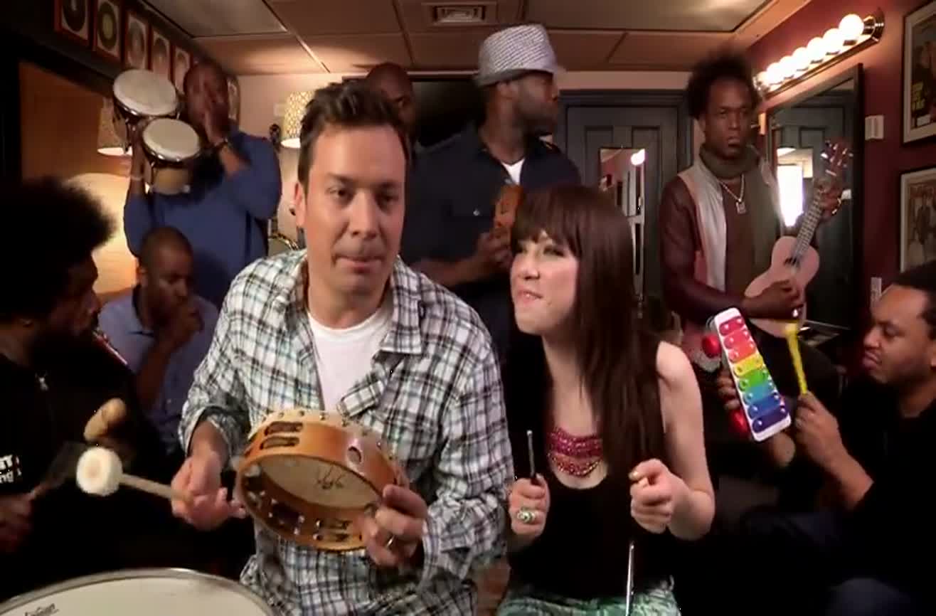 Jimmy Fallon, Carly Rae Jepsen, and The Roots sing "Call Me Maybe".