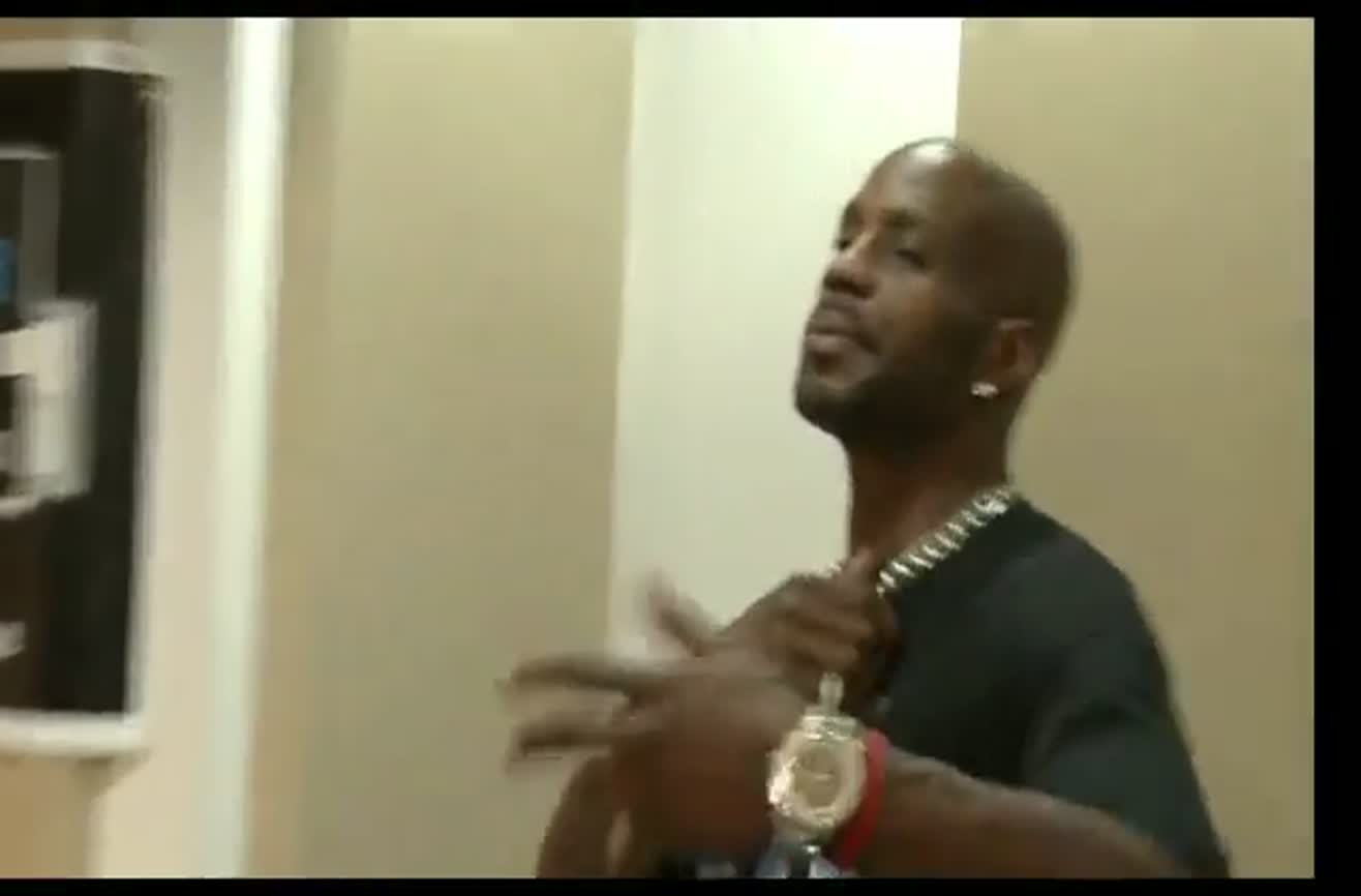 DMX sings "Rudolph the Red-Nosed Reindeer".