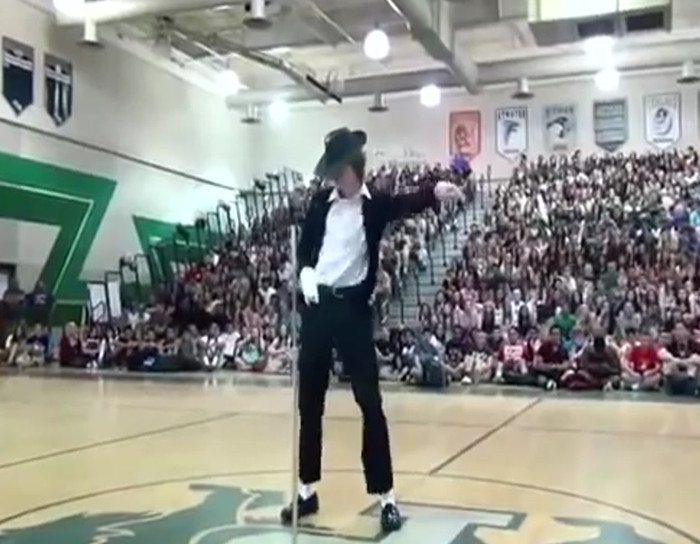 High school student performs amazing tribute to Michael Jackson.