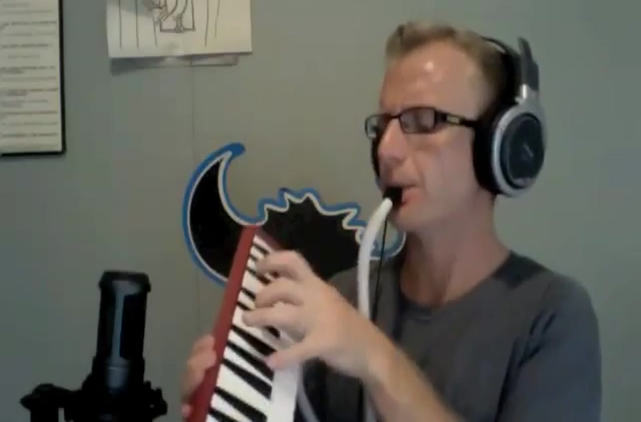 Guy plays all the hits from the '90s on old keyboard.