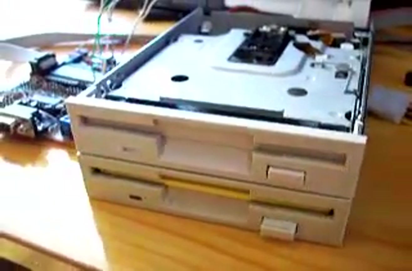 Two floppy disk drives play the "Imperial March".