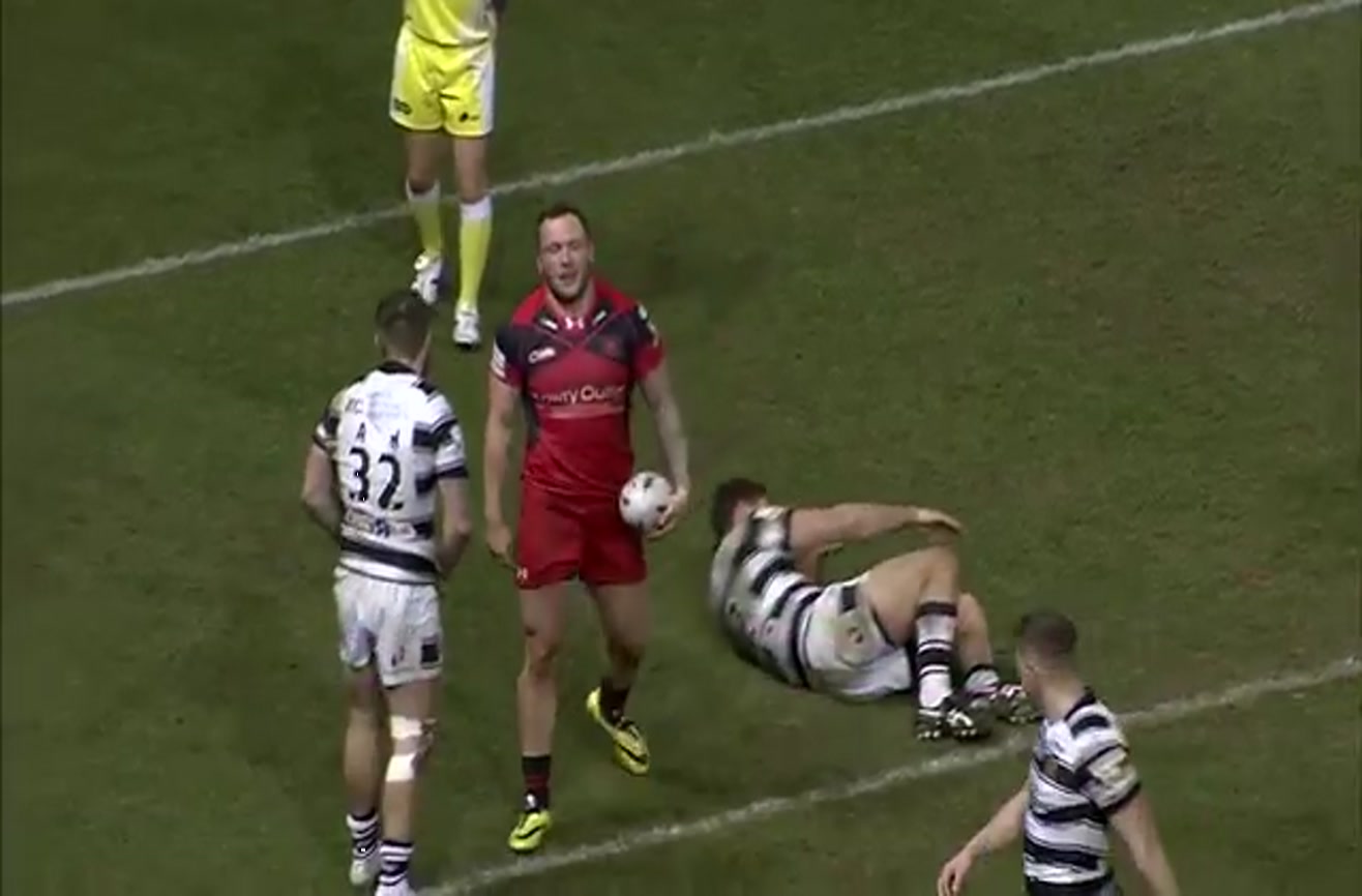 Quick thinking rugby player makes it hard to keep your eye on the ball.