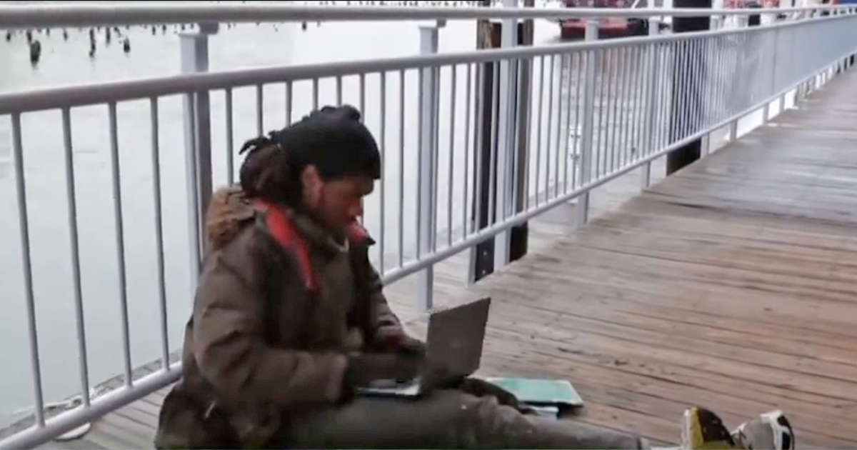 Computer programmer teaches a homeless man to code.
