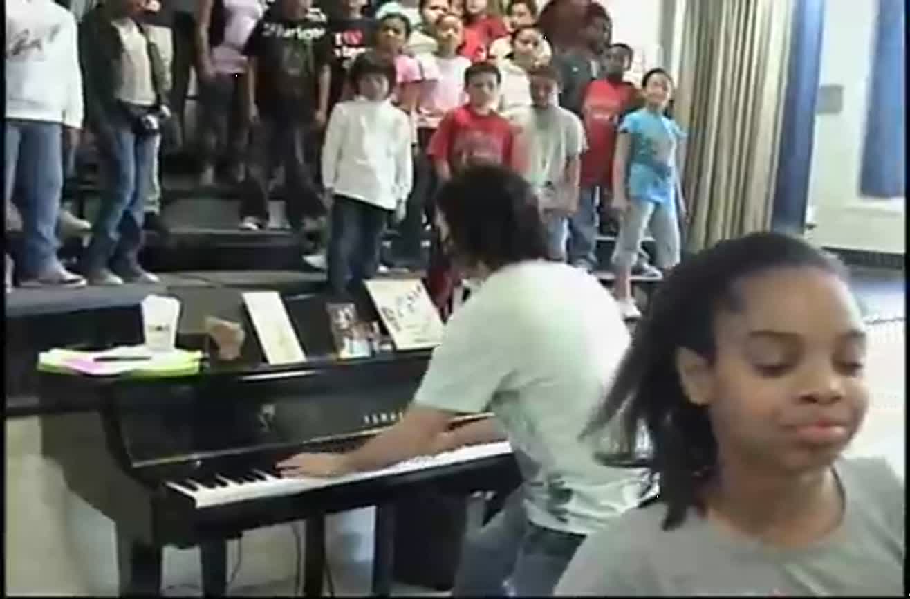 Children sing beautiful song.