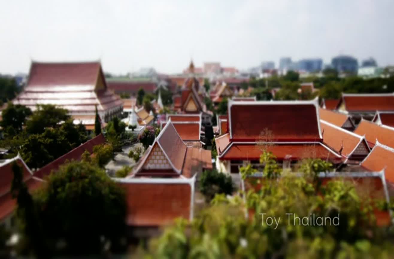Toy Thailand: A tilt-shift video by Joerg Daiber.