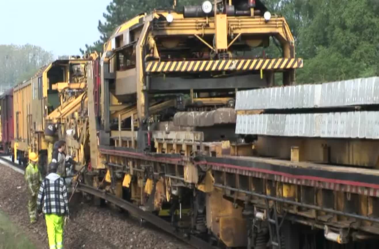 Ever seen a train lay its own track?