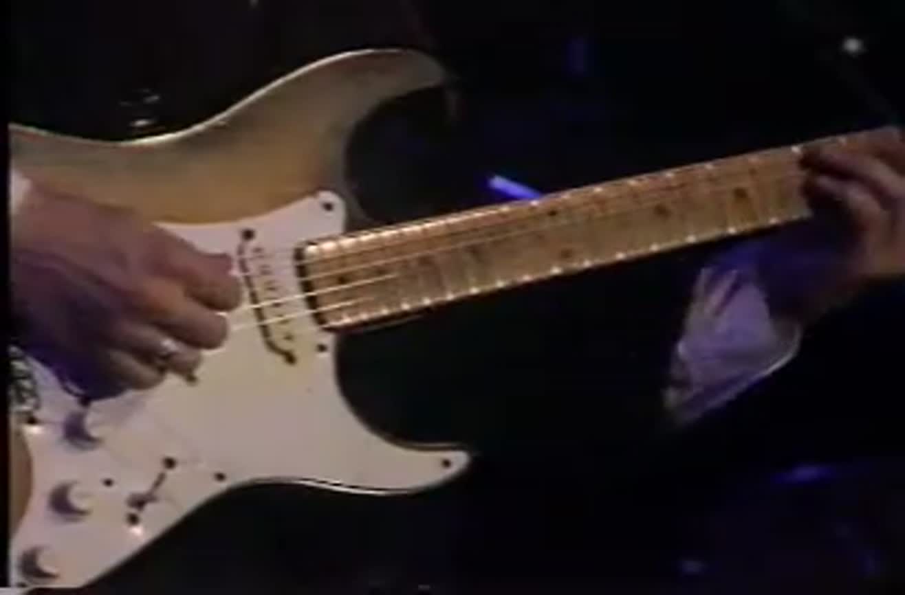 Incredible performance by Eric Johnson from 1990.