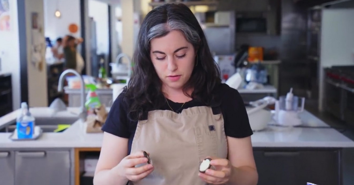 Pastry Chef Attempts To Make Gourmet Oreos 