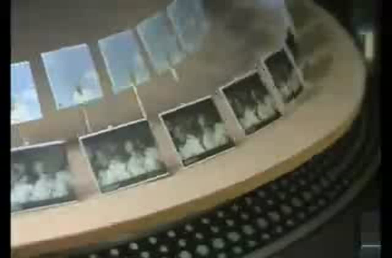 Optical illusion using a record player.