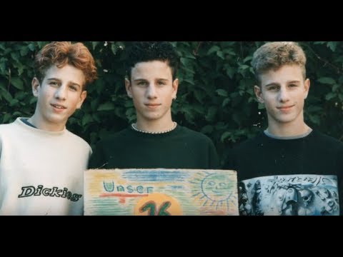 Triplets take a photo every year for 34 years