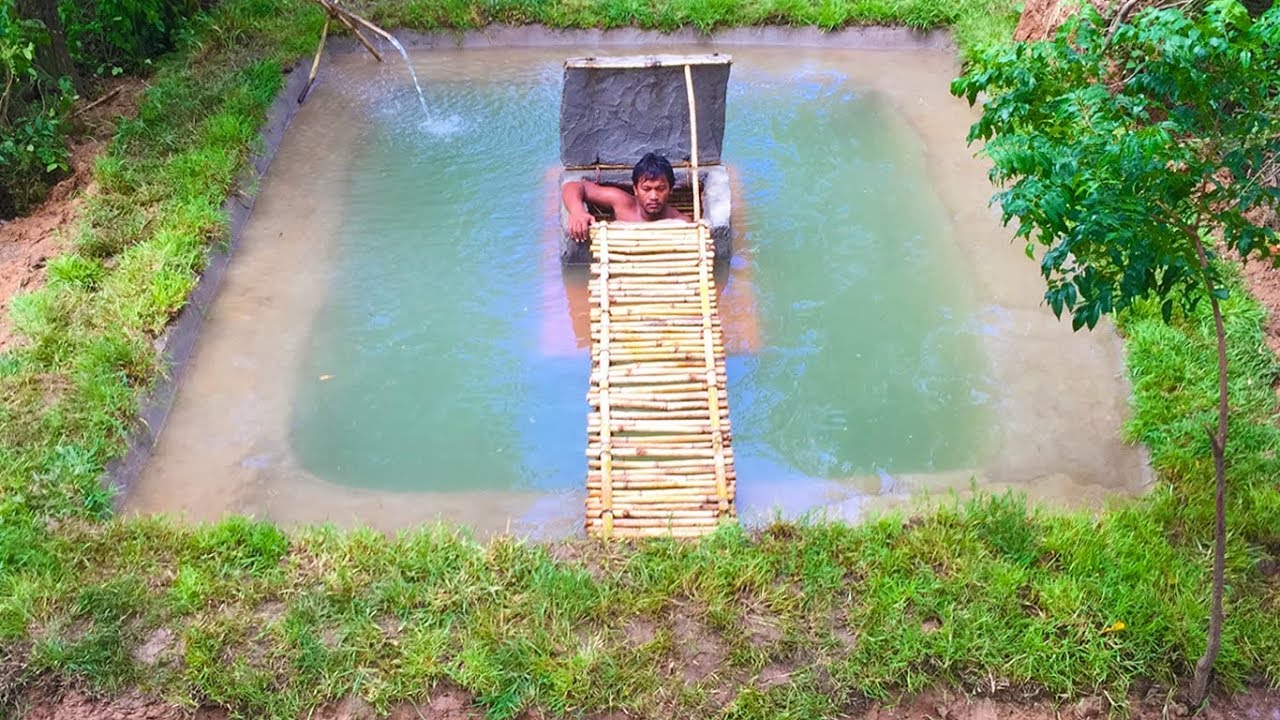 Guy builds underwater hut with his bare hands