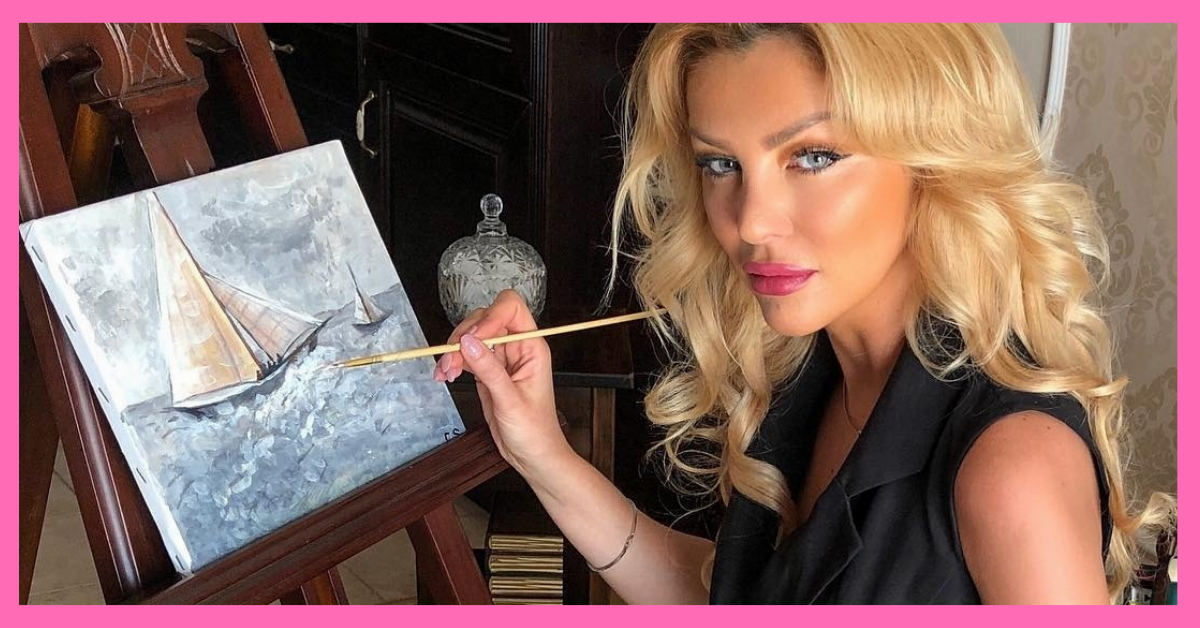 An Instagram Model, Influencer, and Artist Defends Her Art As Being the ...