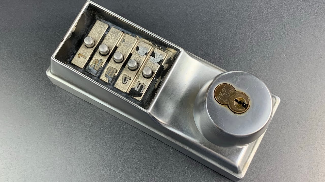Lock picker reveals significant commercial lock design flaw