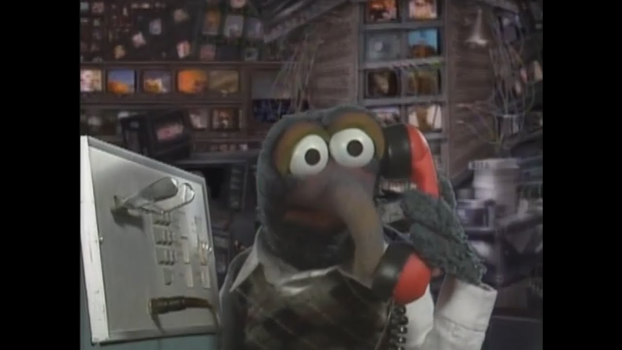 Funny explanation of how Muppets use a telephone