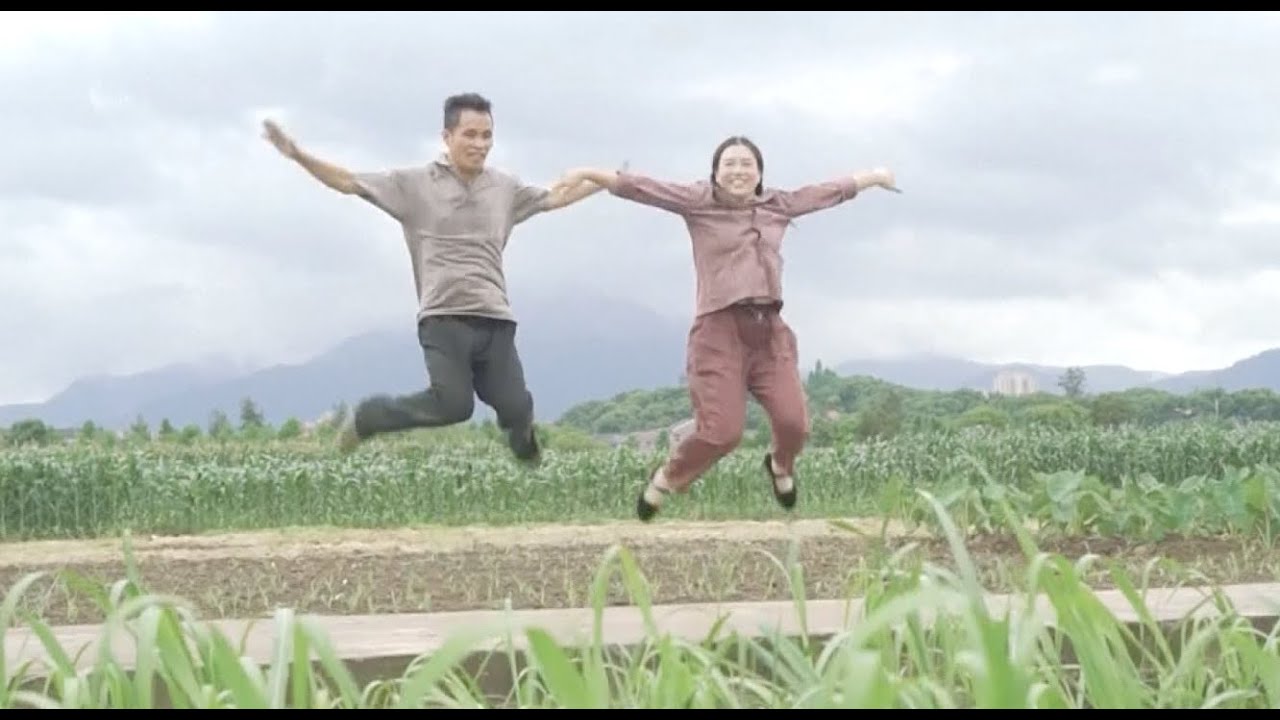 Rural dancing couple's routine goes viral.