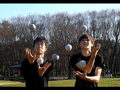 Dynamic juggling duo.