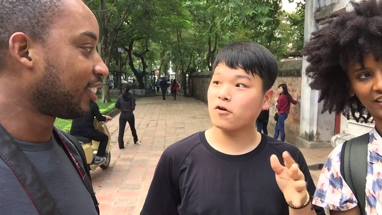 Korean kid gets heartwarming surprise in Vietnam.