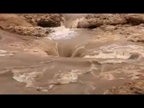 Hole in Saudi desert gulps tons of water.