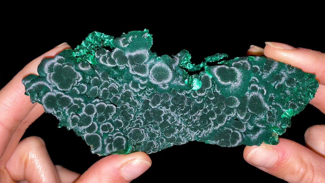 Seeing malachite under a light at night.