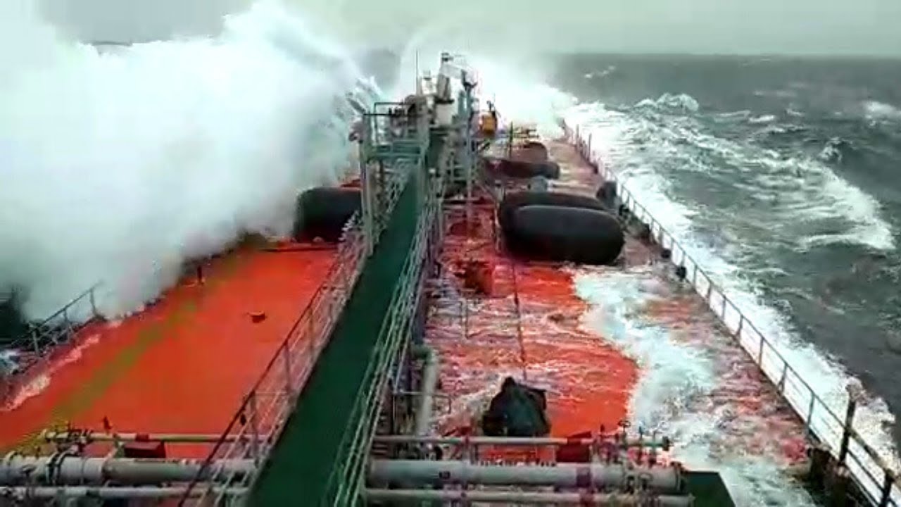 Monster wave destroys bridge on oil tanker