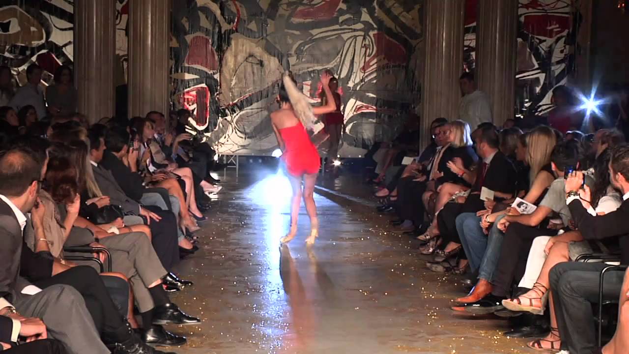 Longest fall by model on runway.