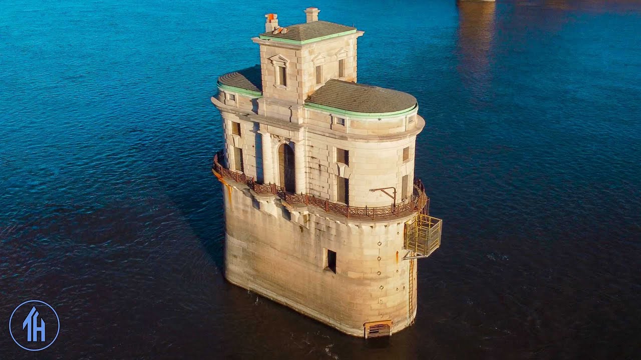 Mysterious towers in the Mississippi River.
