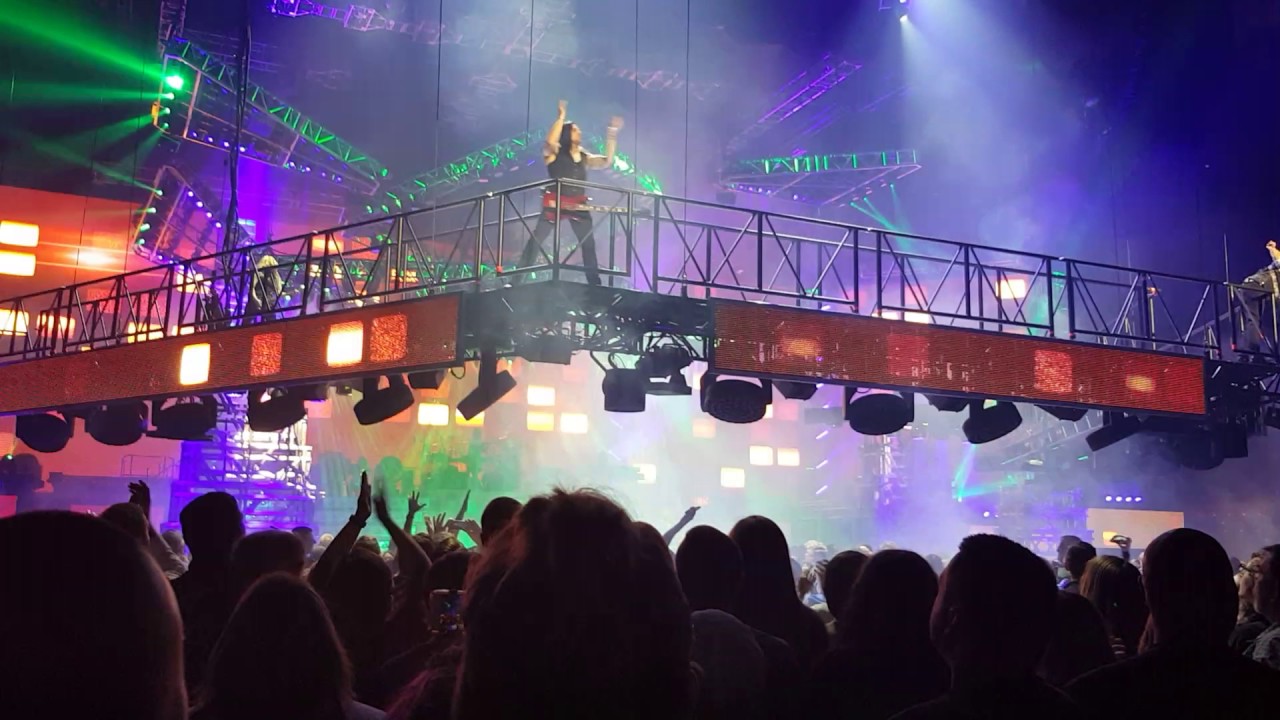 Trans Siberian Orchestra 'Carol of the Bells' live.