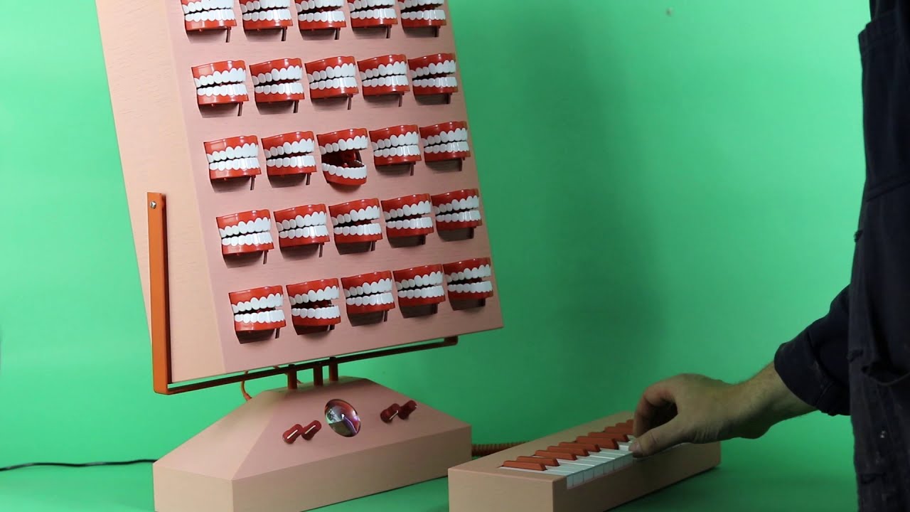 Snapping teeth synthesizer.
