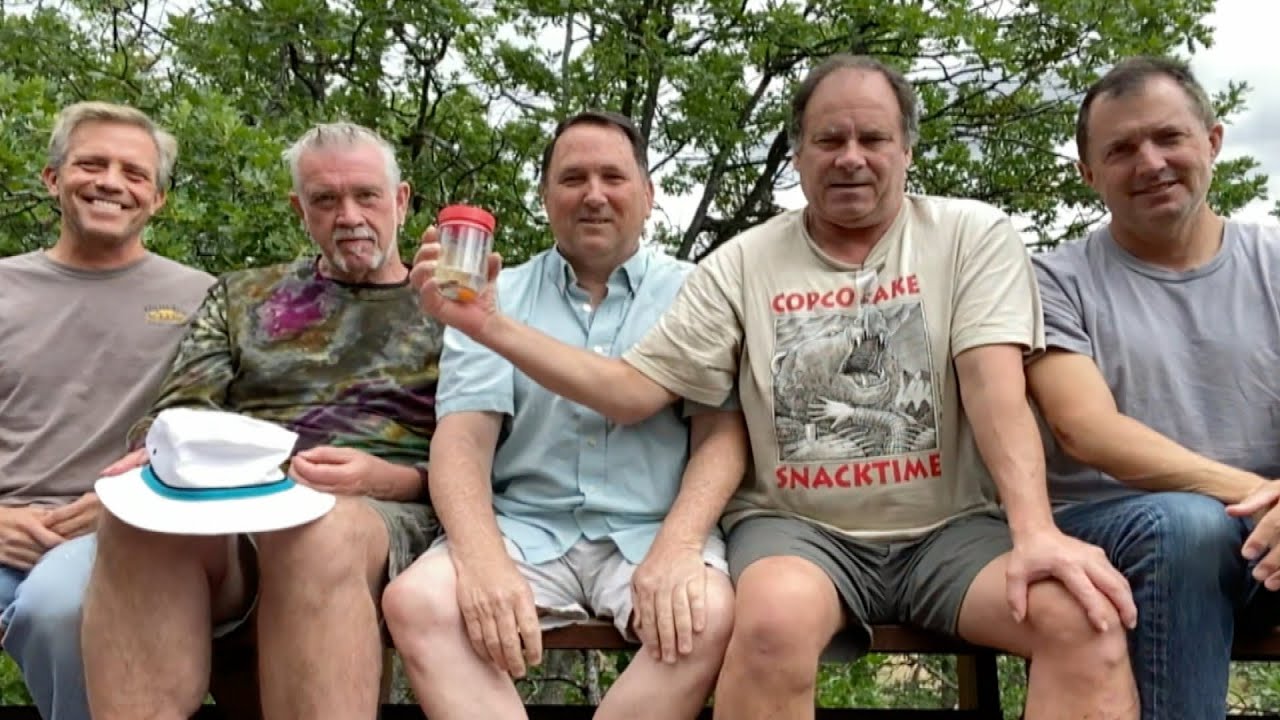 Friends pose for the same photo for 40 years.
